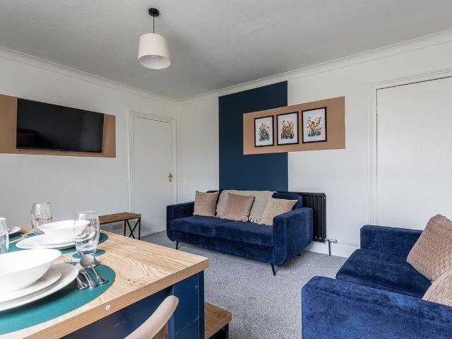 Barnes SR4, 3 bed flat to rent, £2,224 pcm | PrimeLocation