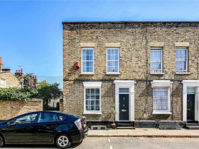 Barnes Street, London, E14 4 bed end of terrace house to rent £5,000 pcm £1,154 pw