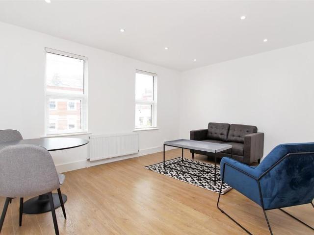 Barnett Street, London 1 bed apartment to rent £1,900 pcm £438 pw