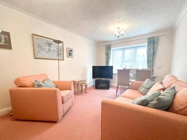 Barnet Lane, Yew Tree Court, Elstree, 2 Bedroom Apartment