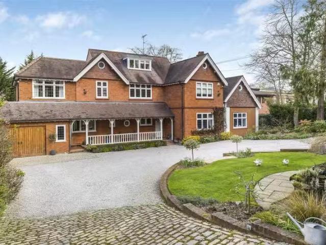 Barnet Lane, Elstree, Hertfordshire, WD6 6 bed detached house.
