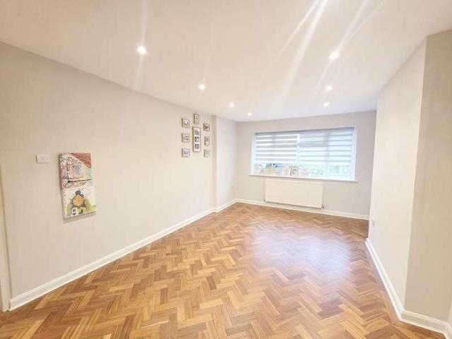 Barnet Lane, Elstree, WD6