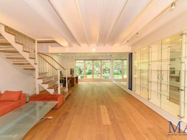 Barnet Lane, Elstree, WD6