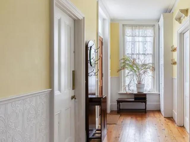 Barnet Lane, Elstree, WD6 3RQ, United Kingdom | 5 bed duplex for rent #166486387 | Rentberry