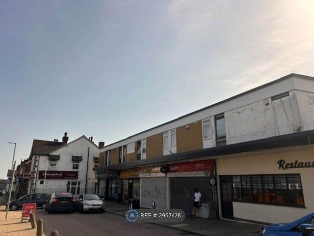 Barnet Road, Potters Bar EN6, 2 bed flat to rent, £1,450 pcm | PrimeLocation