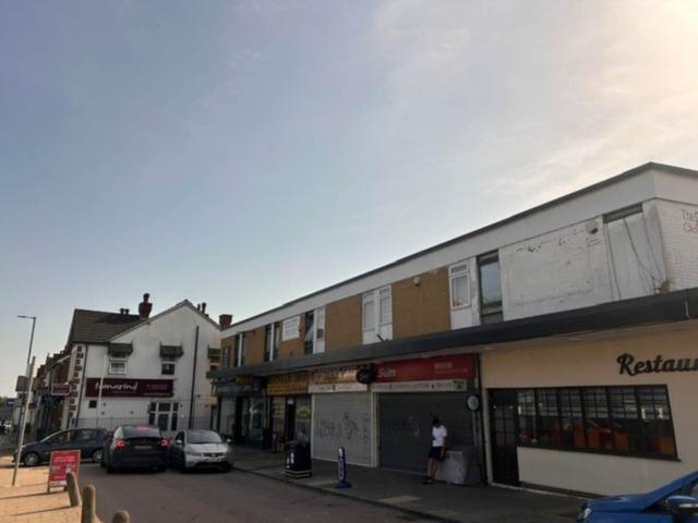 Barnet Road, Potters Bar EN6, 2 bed flat to rent, £1,600 pcm | PrimeLocation