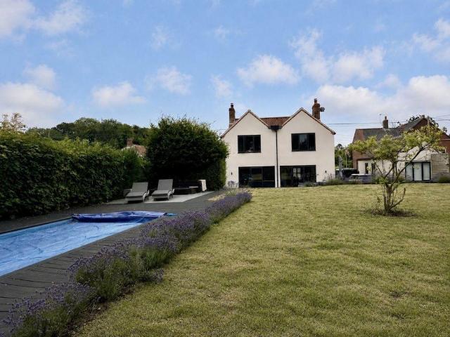 Barney Road, Fakenham NR21 3 bed detached house to rent £2,250 pcm £519 pw