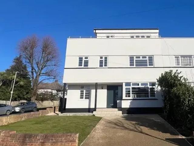 Barnfield, London, KT3 5RH, United Kingdom | 5 bed townhouse for rent #167523937 | Rentberry