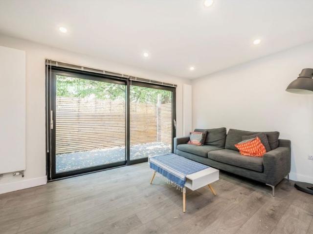 Barnfield Place, E14, London