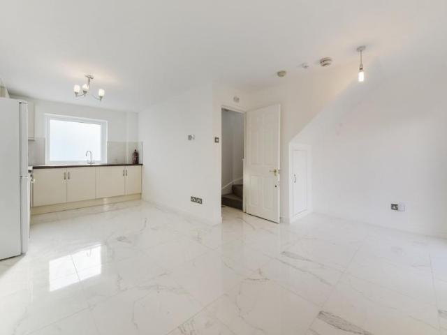 Barnfield Place, Isle Of Dogs. 4 bed terraced house to rent £3,580 pcm £826 pw