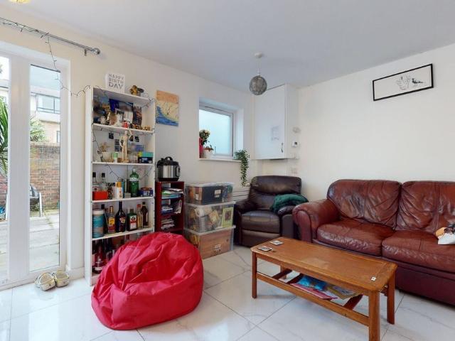 Barnfield Place, London E14, 4 bed property to rent, £4,199 pcm | PrimeLocation