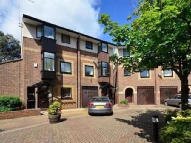 Barnfield Place, London E14, 5 bed town house to rent, £4,750 pcm | PrimeLocation