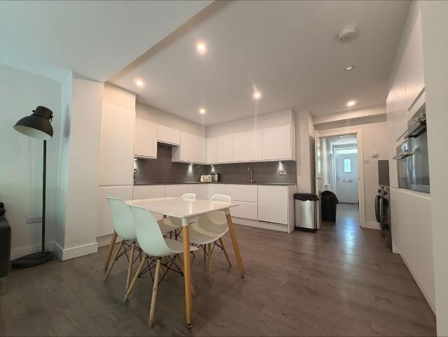 Barnfield Place, London E14, 5 bed town house to rent, £4,750 pcm | PrimeLocation