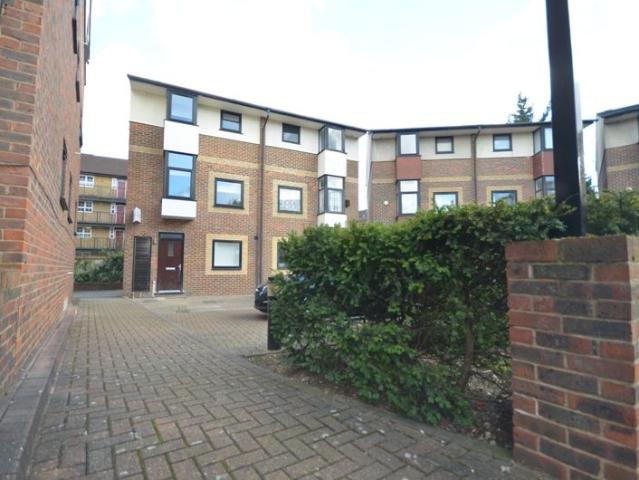 Barnfield Place, London E14, 5 bed town house to rent, £4,000 pcm | PrimeLocation