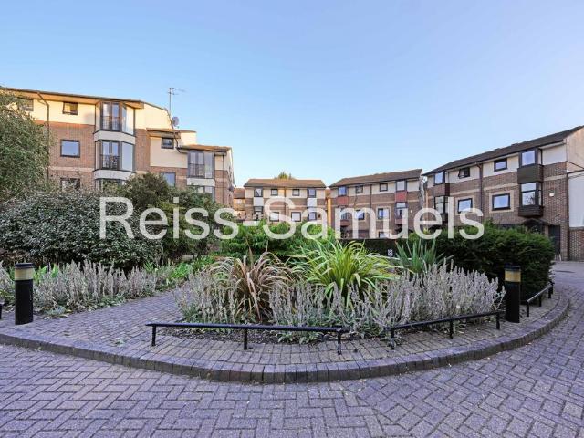 Barnfield Place, London E14 5 bed end of terrace house to rent £5,417 pcm £1,250 pw