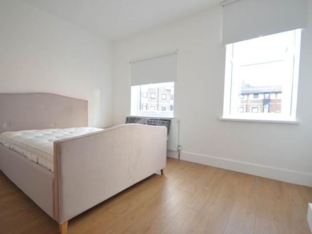 Barnfield Place, Mudchute