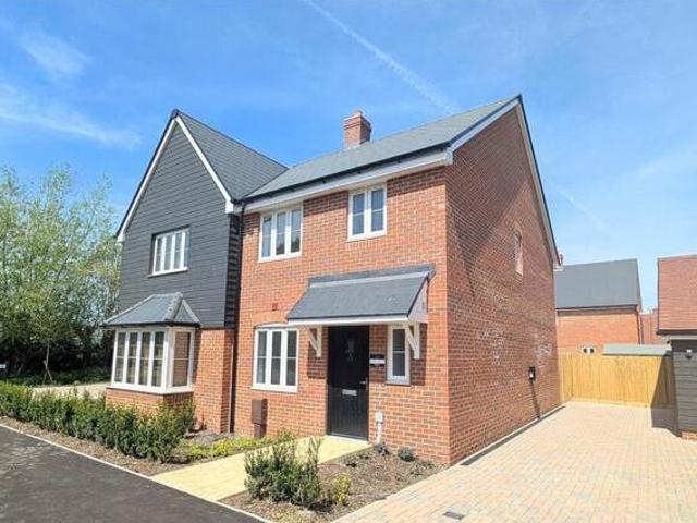 Barnham Road, Eastergate, 3 Bedroom Semi detached