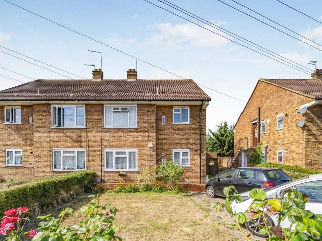 Barnhill Road, Hayes, UB4 2 bed flat to rent £1,650 pcm £381 pw