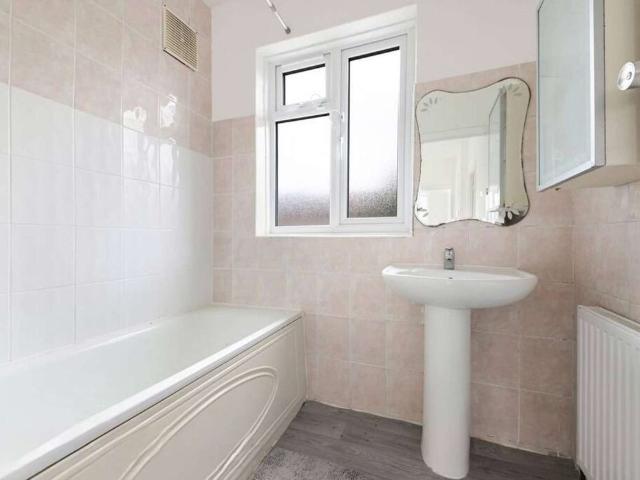 Barnsbury Close Room 2