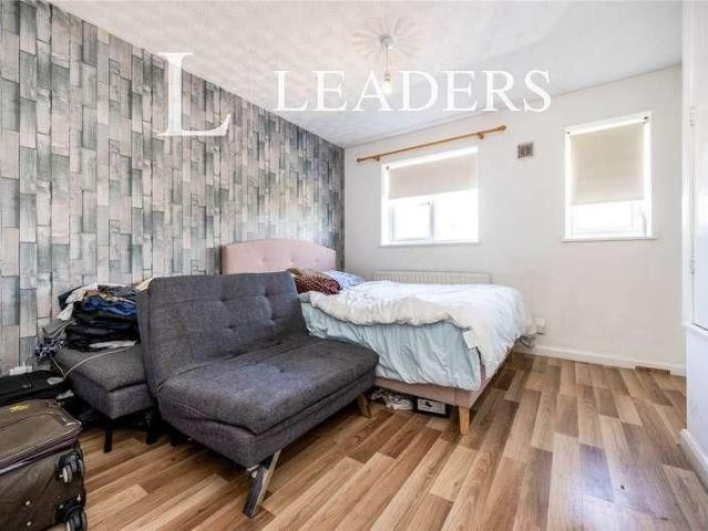 Barnsbury Gardens, Newport Pagnell, Buckinghamshire, MK16