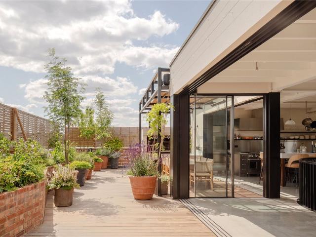 Barnsbury Square, London N1, 3 bed flat to rent, £17,500 pcm | PrimeLocation