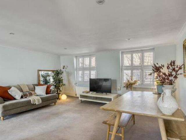 Barnsbury Road, London, 2 Bedroom Flat