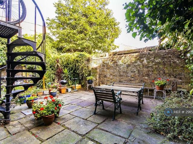 Barnsbury Road, London, N1 2 bed flat to rent £2,700 pcm £623 pw