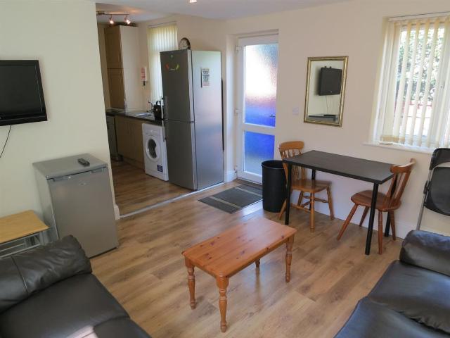 Barnsfold Avenue, Fallowfield, Manchester M14, 5 bed semi detached house to rent, £2,600 pcm | PrimeLocation