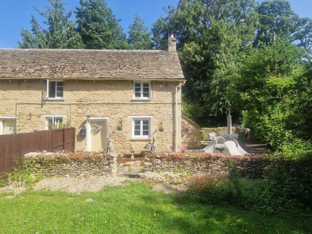 Barnsley, Cirencester, GL7 2 bed semi detached house to rent £1,550 pcm £358 pw
