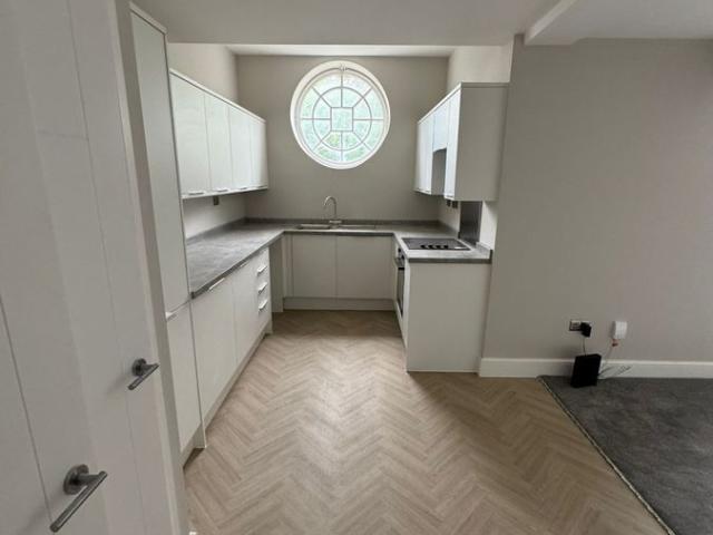 Barnsley S70, 1 bed flat to rent, £795 pcm | PrimeLocation