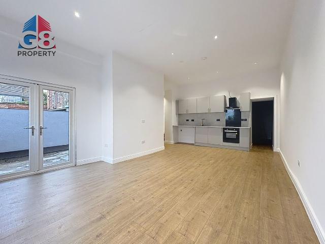 Barnsley S70, 2 bed flat to rent, £850 pcm | PrimeLocation