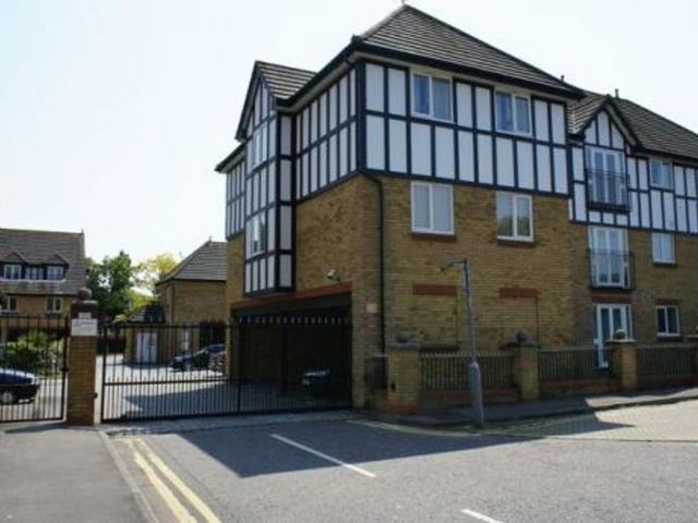 Barnstaple Road, Lady Hamilton Court SS1, 2 bed flat to rent, £1,300 pcm | PrimeLocation