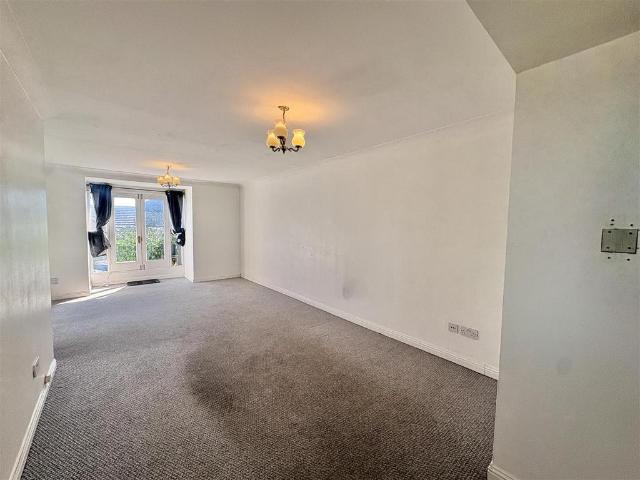 Barnstaple Road, Southend on Sea 2 bed penthouse to rent £1,600 pcm £369 pw