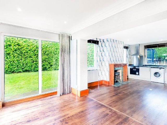 Barnton Avenue West, Barnton, Edinburgh EH4, 1 bed flat to rent, £1,300 pcm | PrimeLocation