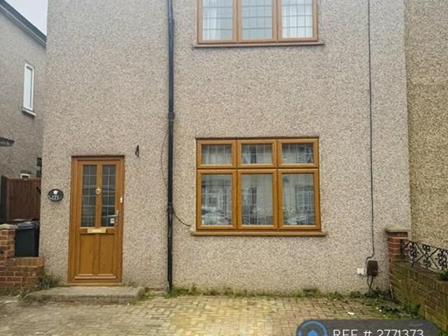 Baron Road, Dagenham, RM8 3 bed terraced house to rent £2,300 pcm £531 pw