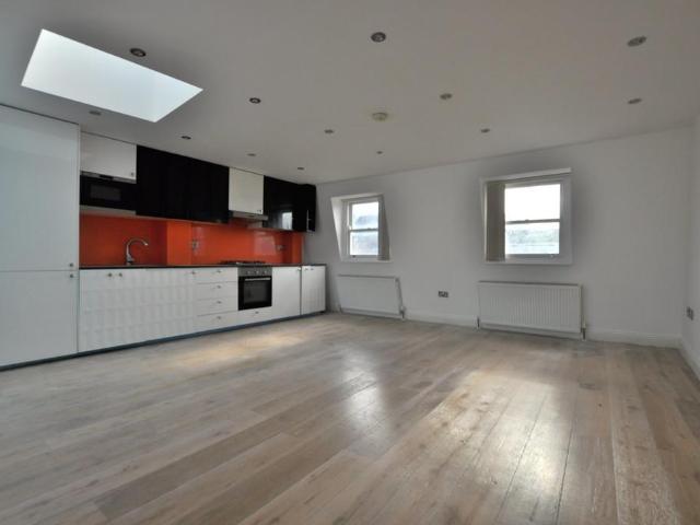 Baron Street, London, N1 2 bed apartment to rent £2,840 pcm £655 pw