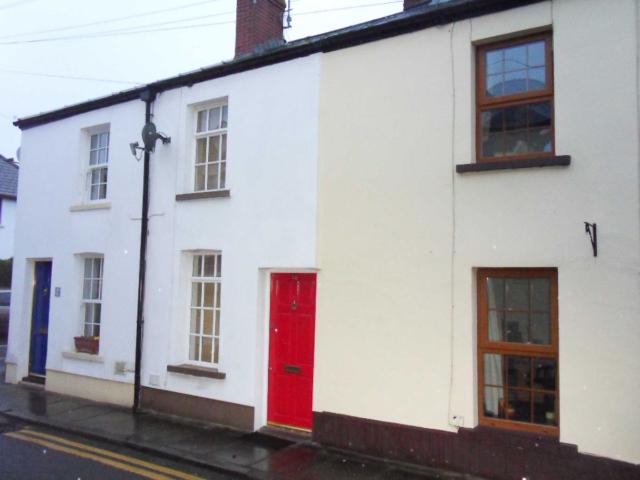 Baron Street, Usk, Monmouthshire NP15, 2 bed terraced house to rent, £900 pcm | PrimeLocation