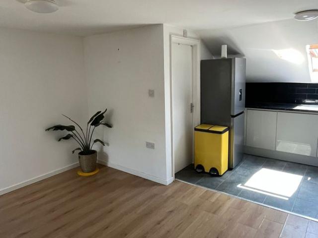 Baronet Grove, London N17, 1 bed flat to rent, £1,350 pcm | PrimeLocation