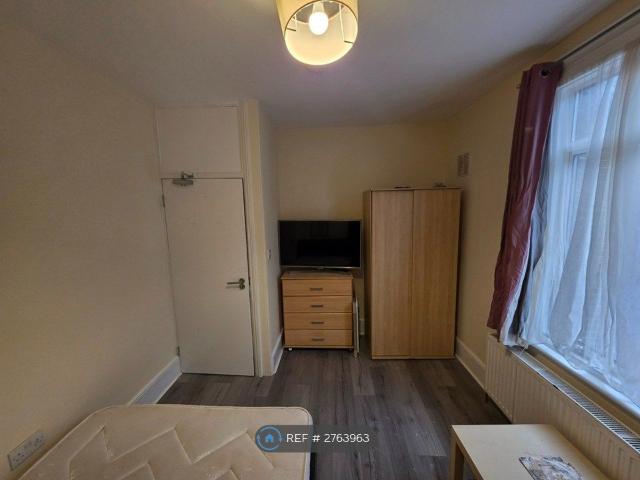 Baronet Road, London N17, Room to rent, £850 pcm | PrimeLocation
