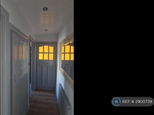 Barons Court, London, NW9 3 bed flat to rent £2,400 pcm £554 pw