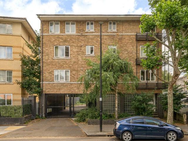 Barons Lodge, 110 Manchester Road. 1 bed flat to rent £1,850 pcm £427 pw