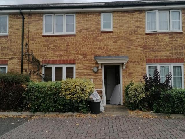 Barra Wood Close, Hayes UB3 3 bed terraced house to rent £2,350 pcm £542 pw