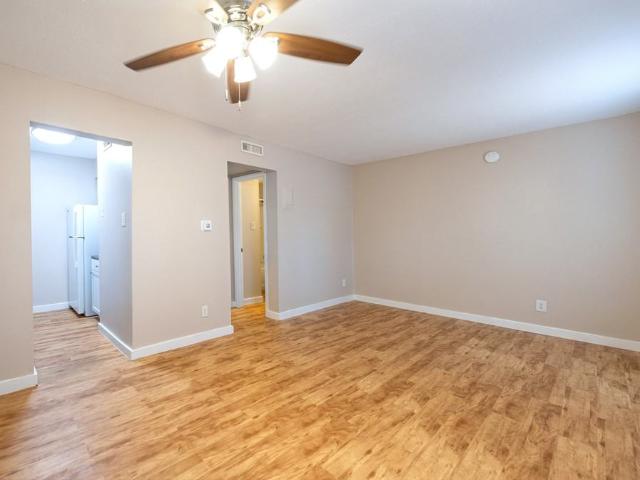 Barranca Square Apartments 1 Bedroom Apartment for Rent at 910 West 26th Street, Austin, TX 78705 West University