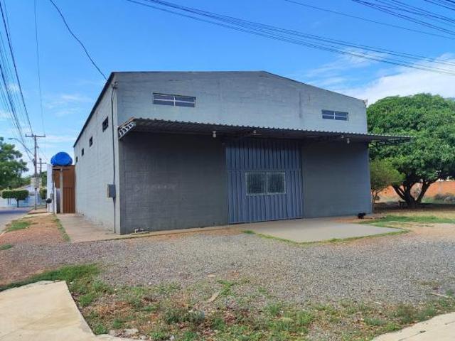 BARRACÃO A LOCAÇÃO/VENDA NA AV. PRINCIPAL DO B. REAL PARQUE. CUIABÁ. MT