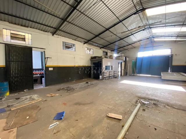 BarracÃ£o para alugar na Av Arthur Thomas, regiÃ£o oeste de Londrina