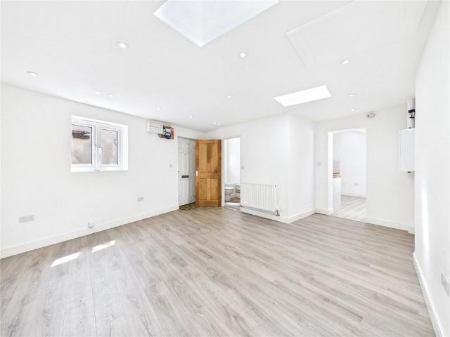 Barrack Lane, Ipswich, Suffolk, IP1 3NQ
