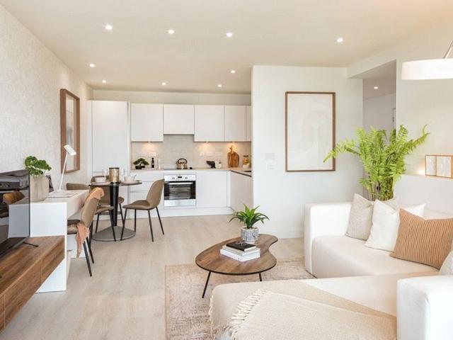 Barratt House, Hounslow TW3, 1 bed flat to rent, £1,750 pcm | PrimeLocation