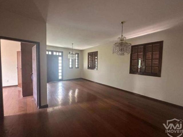 BARREIRO CASA COMERCIAL 04 QUARTOS 2 SUITES COM HABITE SE 360M²
