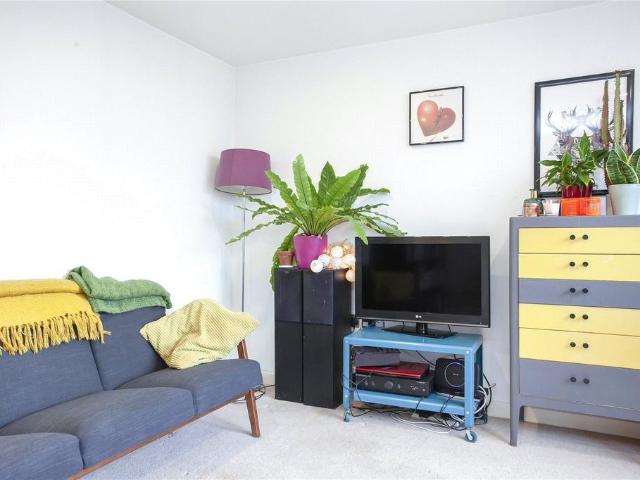 Barretts Grove, Dalston, London, N16 2 bed apartment to rent £2,600 pcm £600 pw
