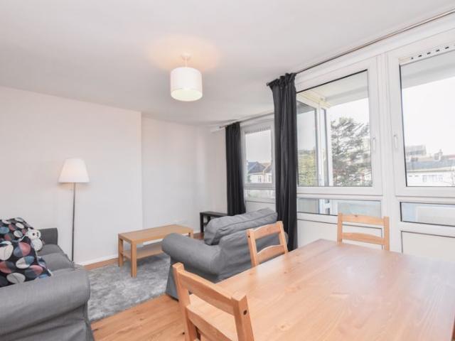 Barringer Square, London SW17, 3 bed flat to rent, £3,000 pcm | PrimeLocation